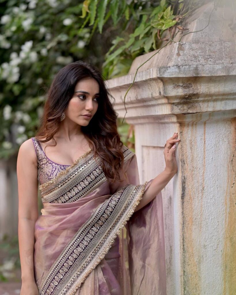 Women's Luxurious Mauve & Purple Art Silk Saree With Intricate Golden ...